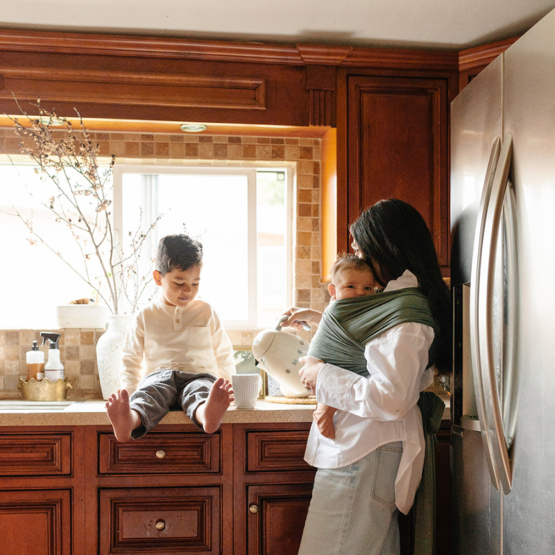 Ask Morgan: Tips for Safe Babywearing in the Kitchen – Solly Baby
